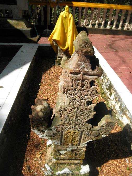 SENI LAMA MELAYU (MALAY OLDEN ART): Makam (Tomb of) Daeng Chelak