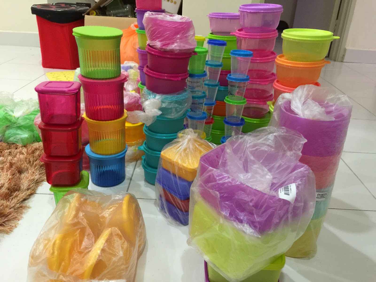 Boutique Pisces : Tupperware utk door gift