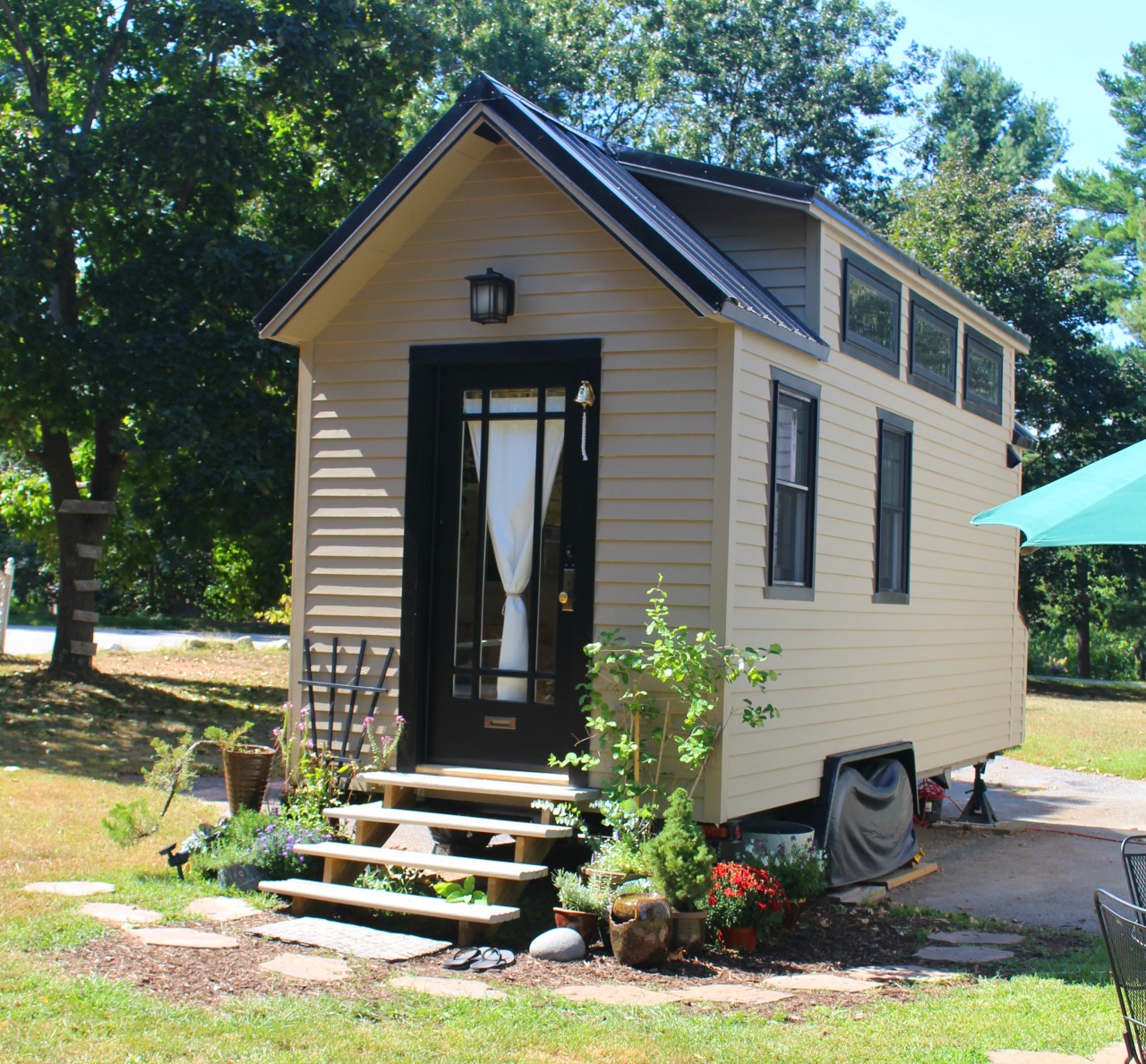 TINY HOUSE TOWN: The Tiny Hall House (196 Sq Ft)