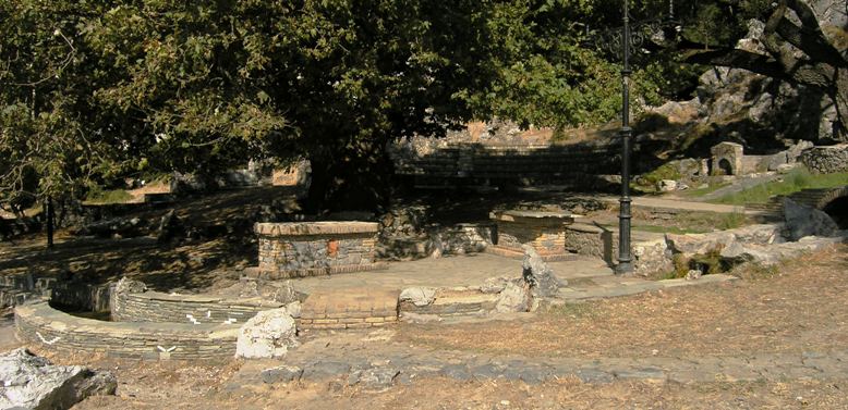 ΤΑΞΙΔΙΑ ΜΕ ΕΝΑΝ ΕΥΡΥΓΩΝΙΟ: ΠΑΡΝΗΘΑ, ΦΡΟΥΡΙΟ ΦΥΛΗΣ, ΔΕΡΒΕΝΟΧΩΡΙΑ, ΣΚΟΥΡΤΑ