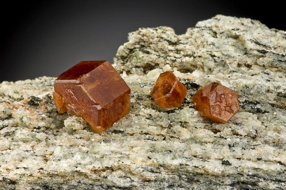 Bastnäsit (Bastnaesite), Kristalle | Geology In