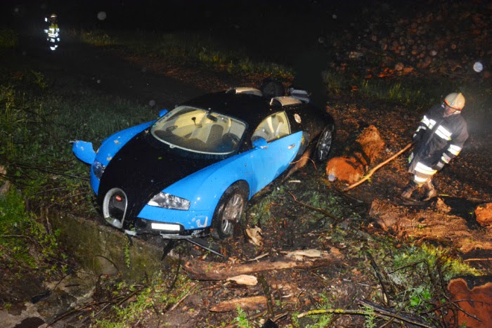 The Gear Shift: Car Crash: Bugatti Veyron Wrecked in Austria