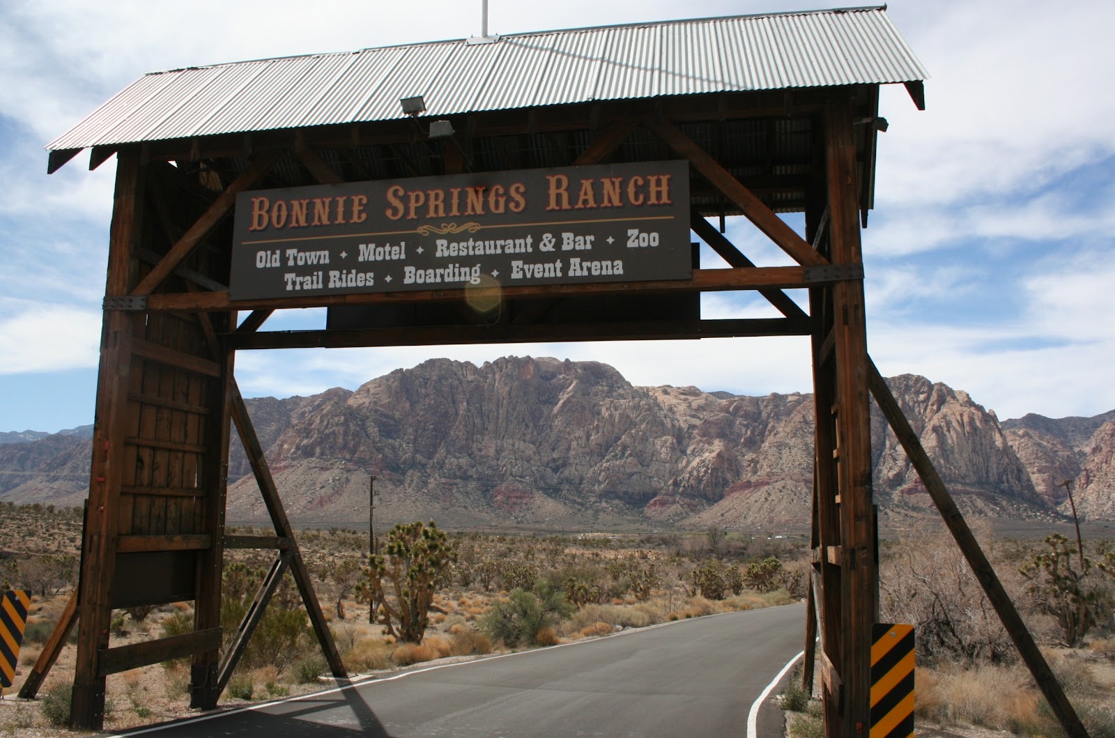 2011: A Space Odd Essay: LUNCH AT BONNIE SPRINGS RANCH