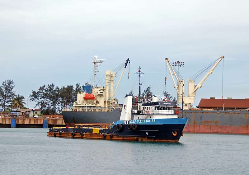 NAVIOS AHTS E PSV DO PORTO DE MACAE-RJ-BRASIL (IMBETIBA) E (FUTURO ...