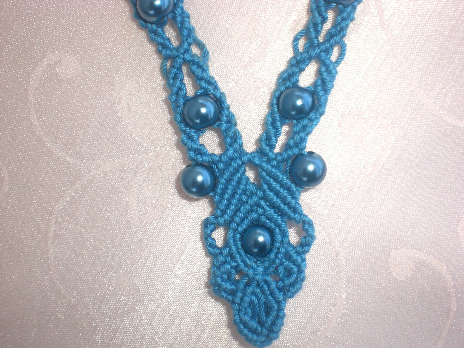 Uncinetto&Ricamo: COLLANA MACRAME'