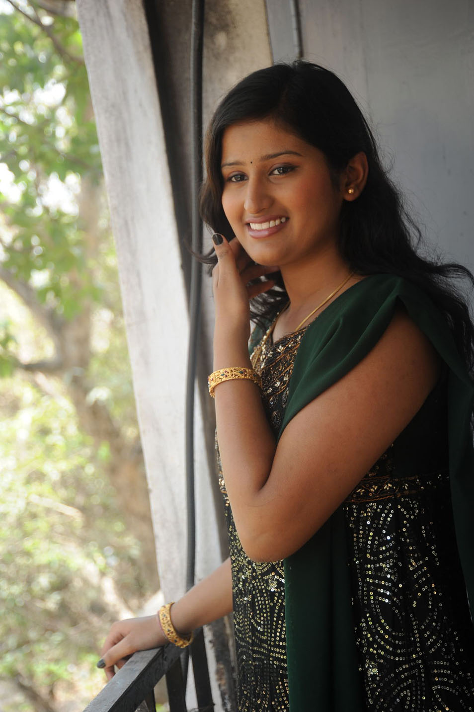 telugu cinema wallpapers: Actress Bharathi Stills Gallery