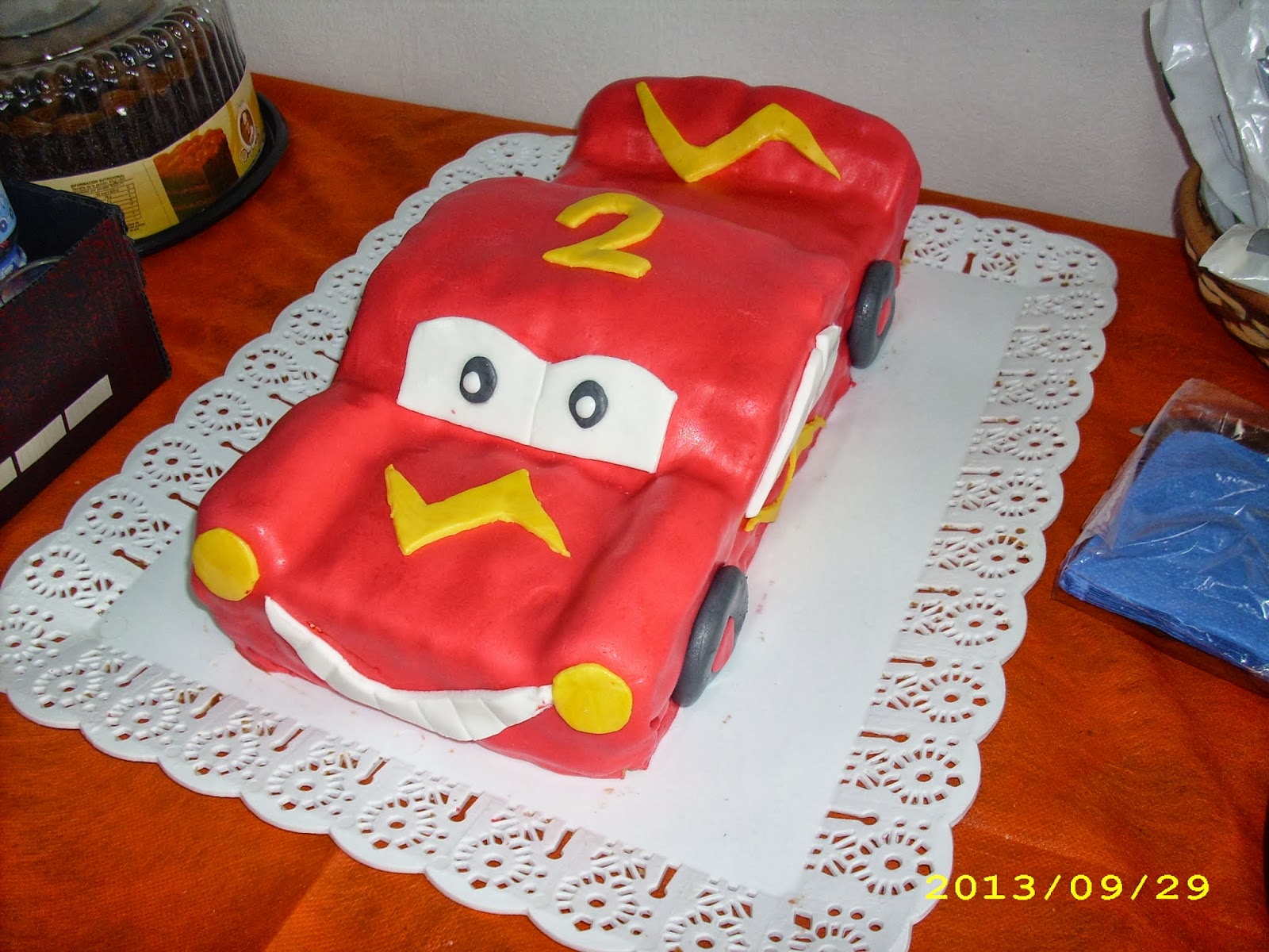 El taller de Sofía: Mi primera torta hecha con fondant, y con forma de ...