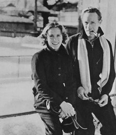 Leslie Howard: With Family - Photos