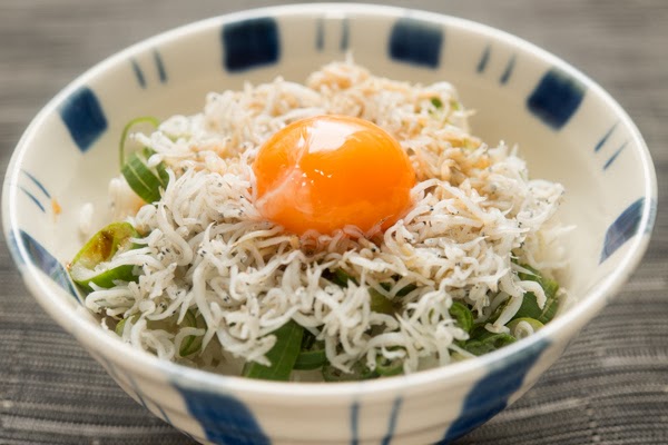 A blog from West Tokyo: Shirasu, the meal of whitebait with rice.