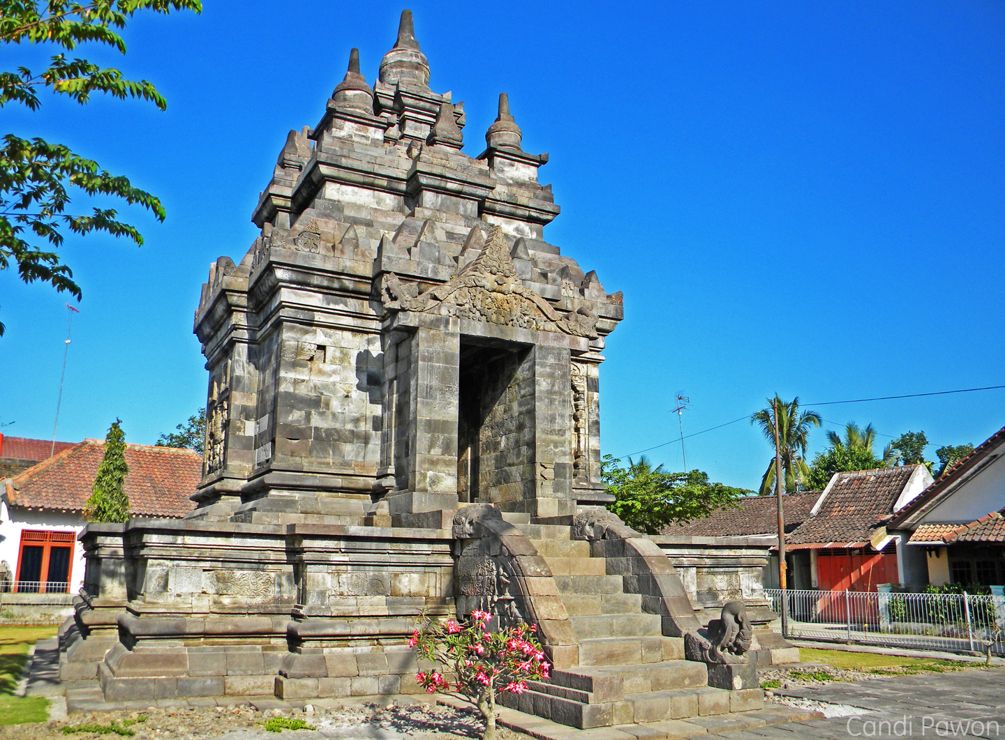 Pawon Temple, Yogyakarta | Bromo Java Travel