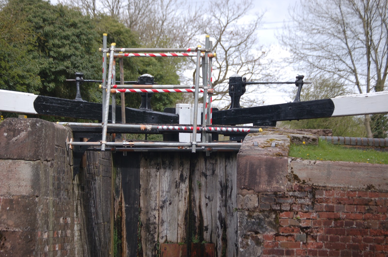 Jandai - Living the Canals on our Narrowboat: April 2012