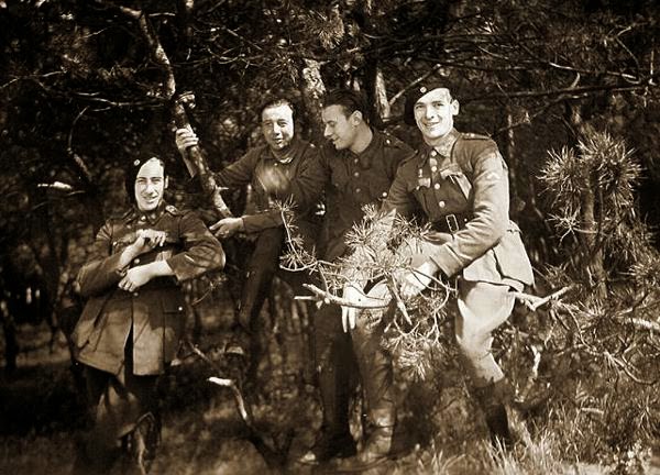 The Beret Project: Border Cyclists with Basque Berets