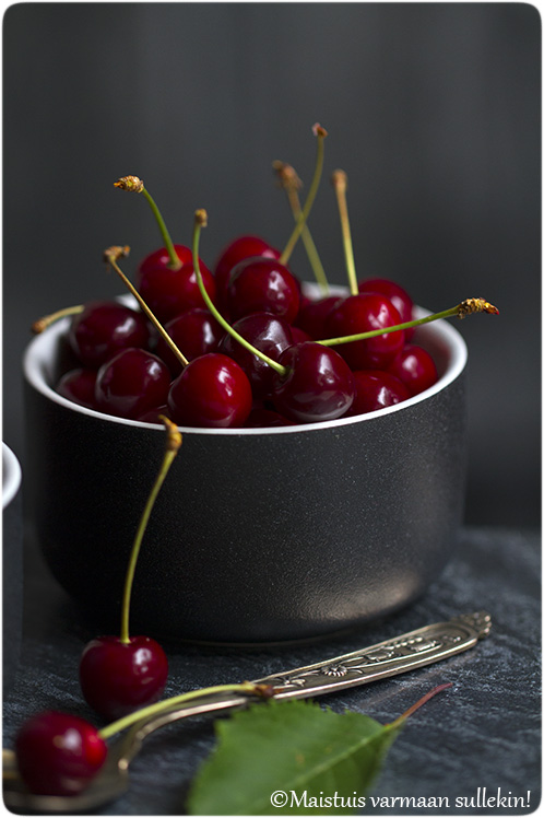 Maistuis varmaan sullekin!: Kirsikka-amarettohillo