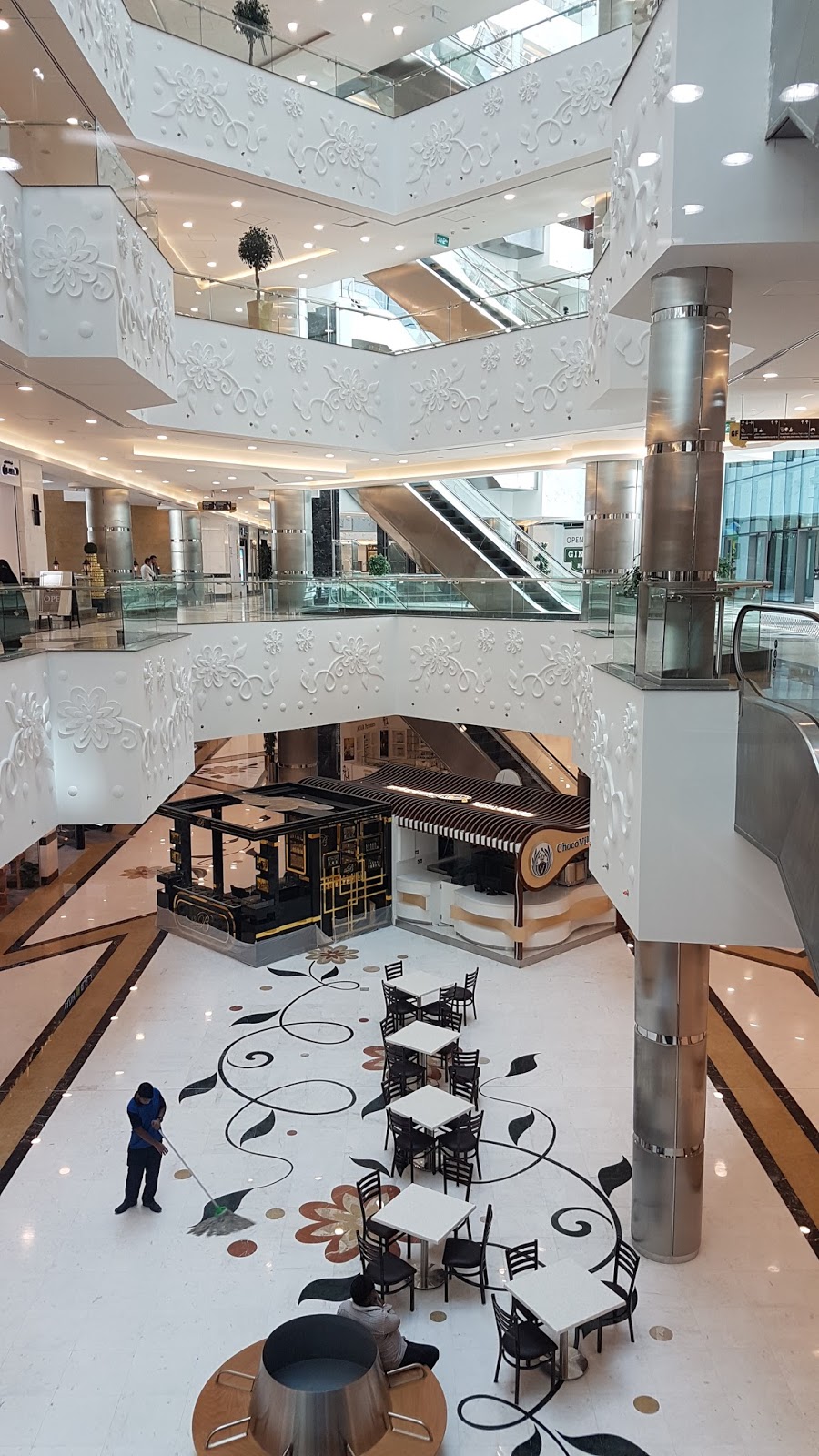 Life in Kuwait Blog: 89 Mall Egaila