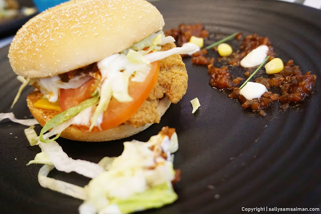Burger baru McDonald's; Smoky Grilled Beef dan Hot N’ Crispy Chicken.