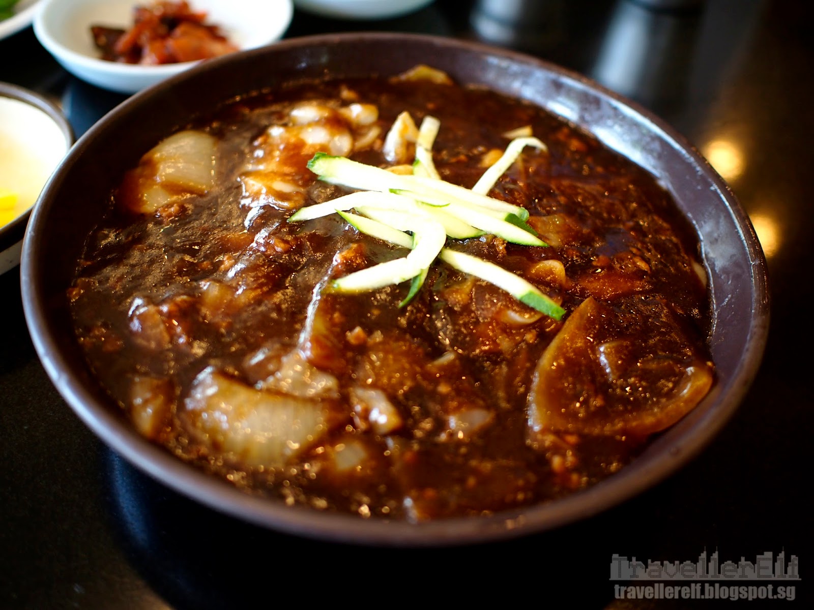 What to eat in Seoul ~ Omori 오모리찌개 - Travellerelf
