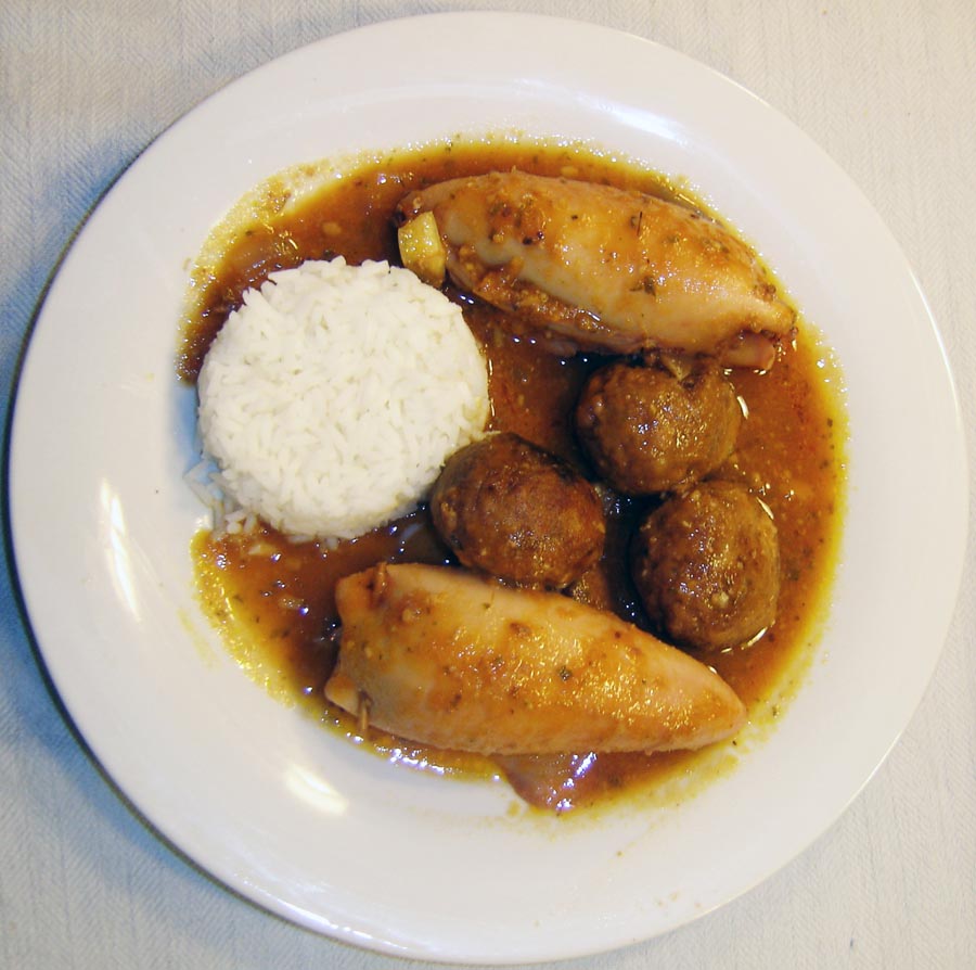 Calamars farcits amb mandonguilles.