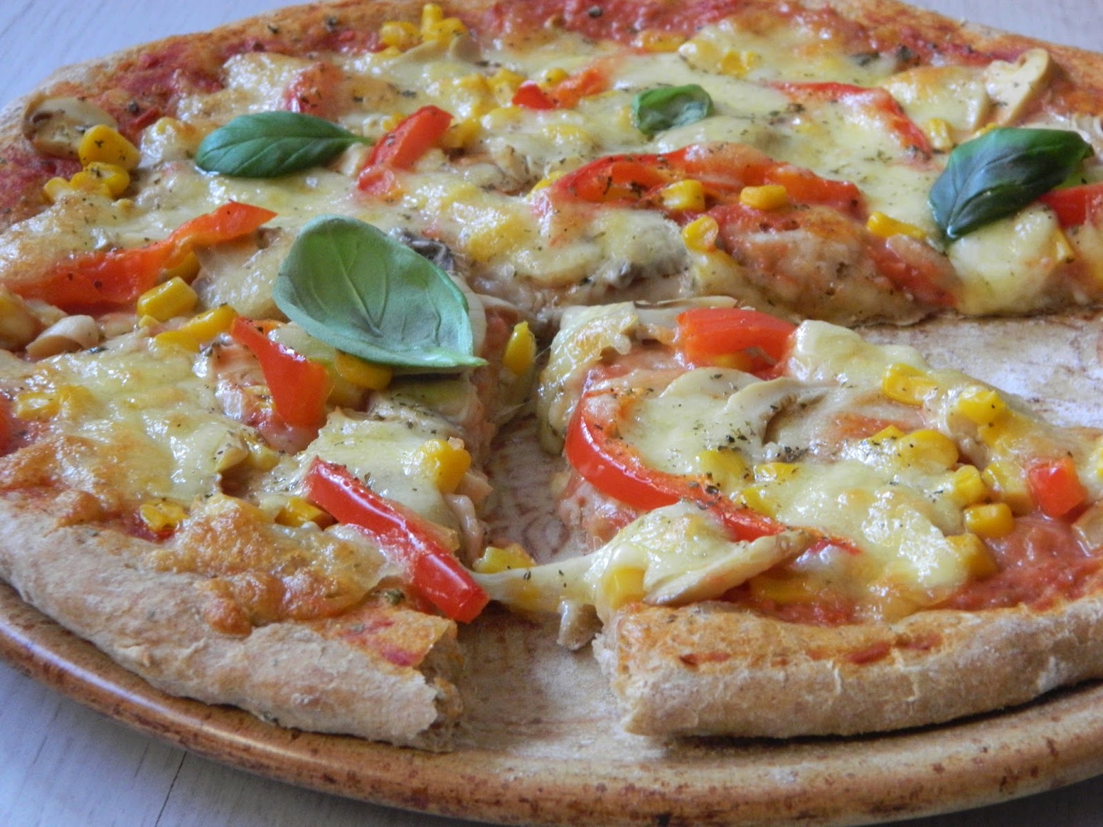 Weekend Passion: Pizza cu blat din faina integrala si legume
