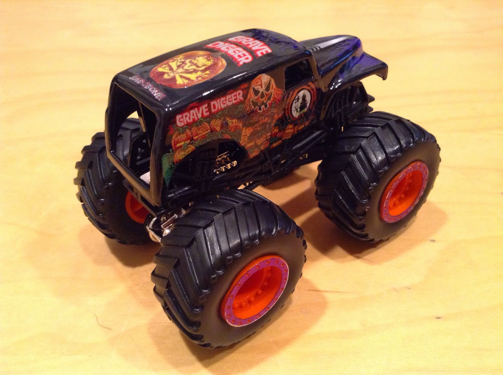 JULIAN'S HOT WHEELS BLOG: 2014 Limited Edition Halloween Grave Digger ...