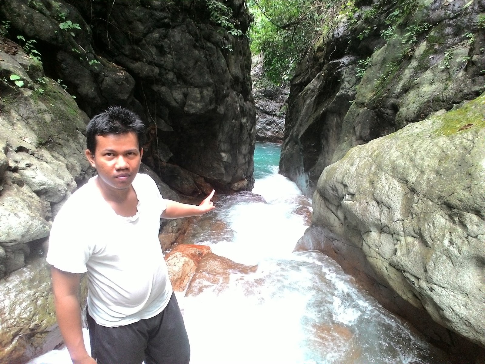 Info wisata & kuliner: Curug leuwi liek