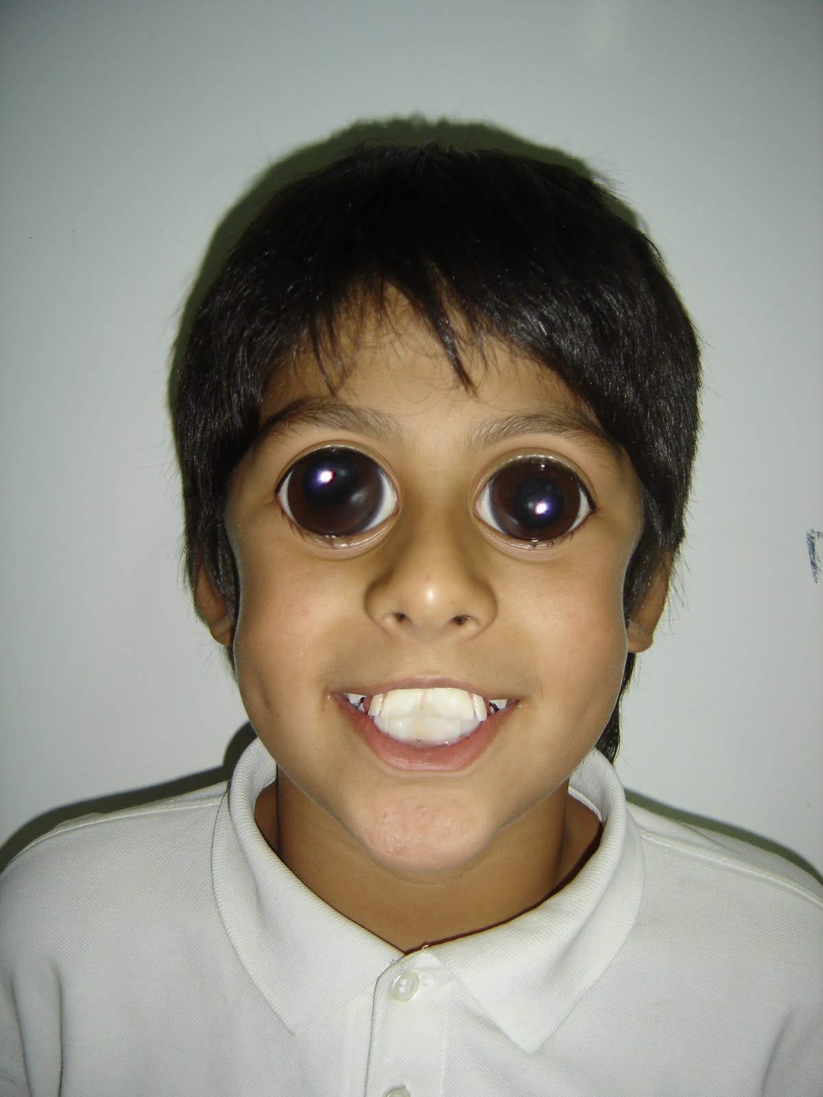 Mundo Paredes: OJOTES