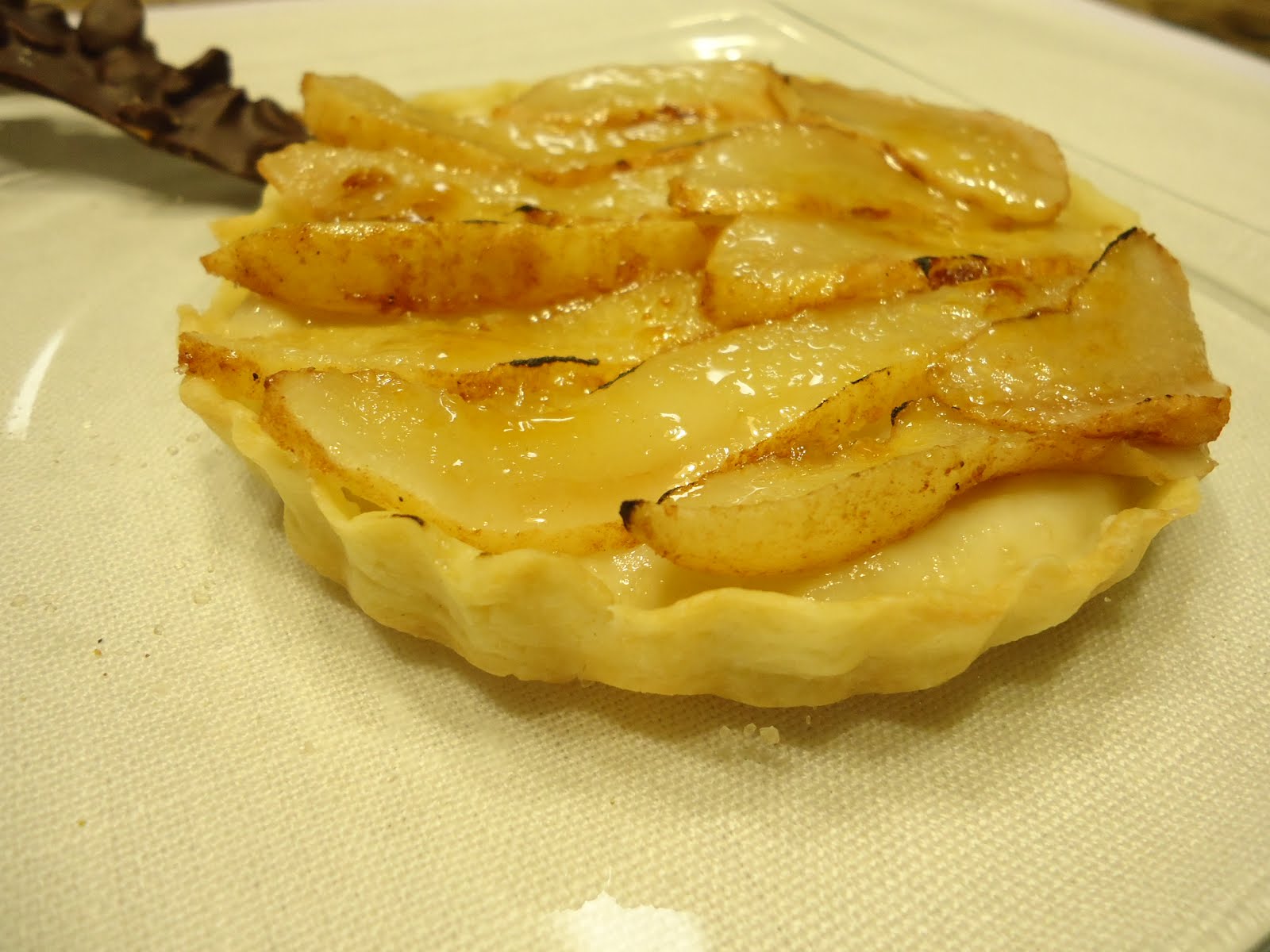 Foodie and Traveler by Yana Todorova: Mini roasted pear creme brulee tarts