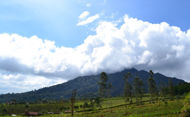 Ngaku Komunitas Pencinta Alam, yuuk hiking ke Gunung Burangrang - Bandung