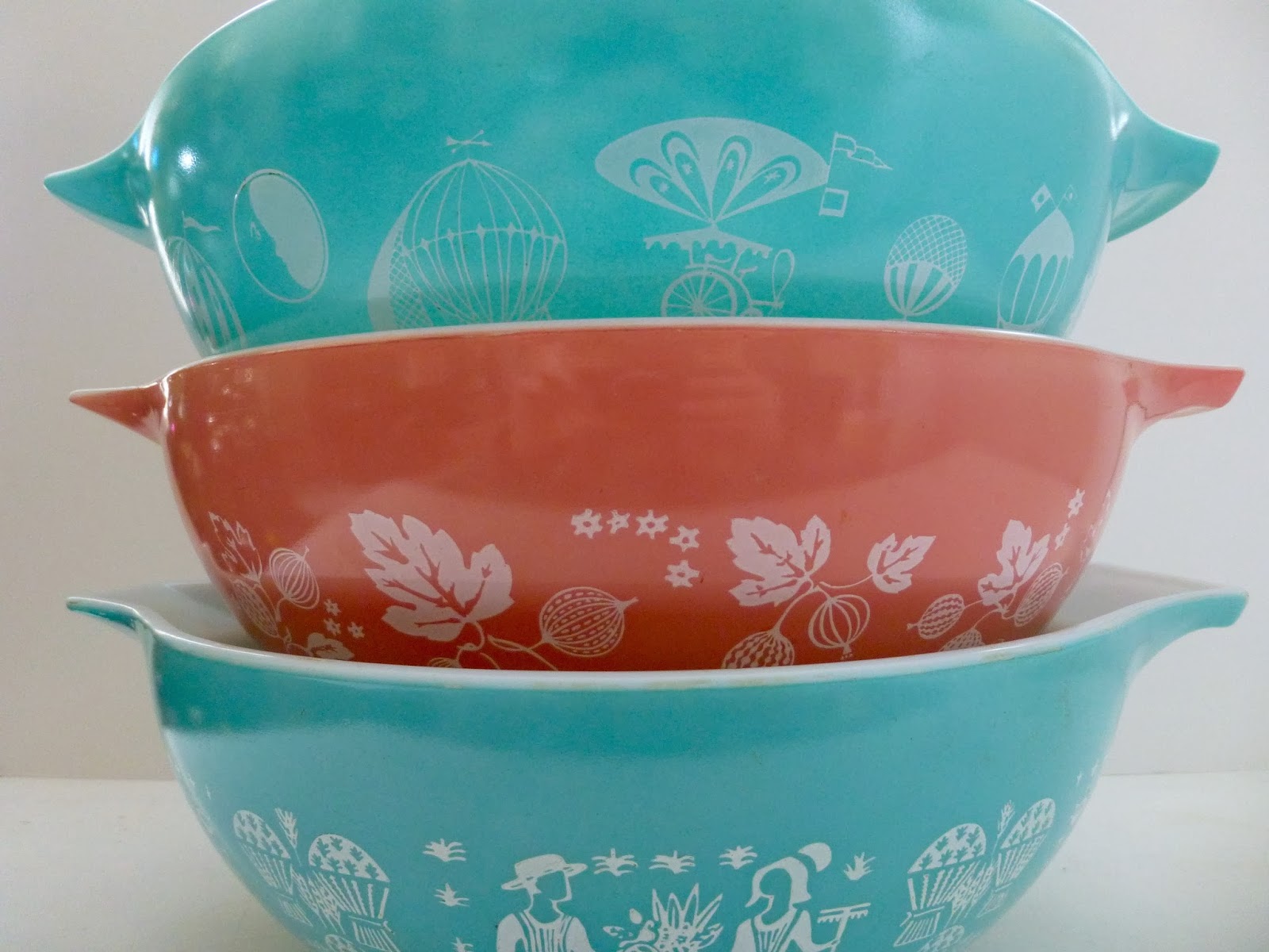 Pyrex Collective III: 444 portraits