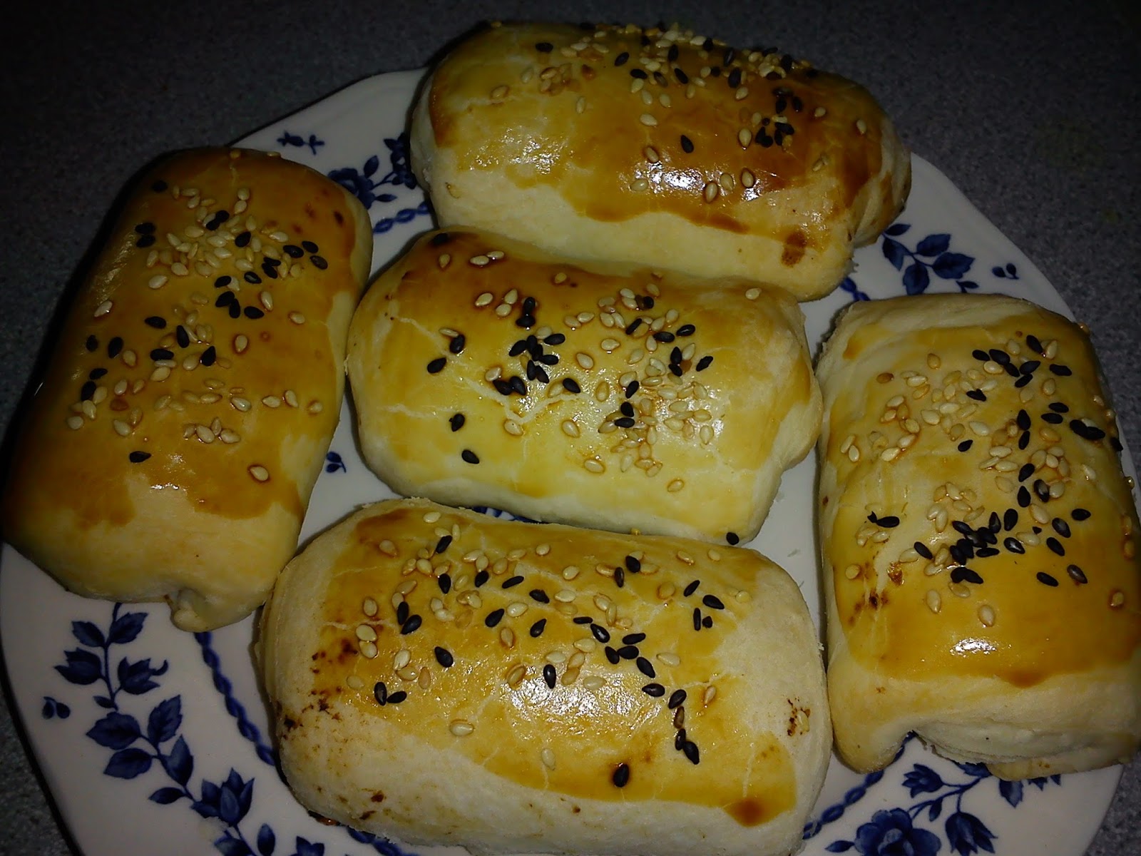 Cooking Pleasure: BARBECUE CHICKEN PASTRY [CHICKEN SIEW PAU]