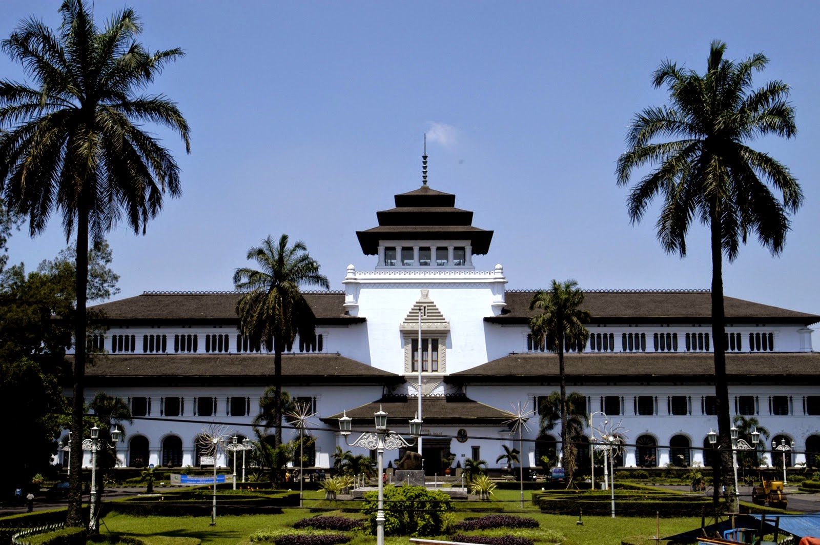 Menikmati Keindahan Bandung dari Menara Gedung Sate - Inspiratips