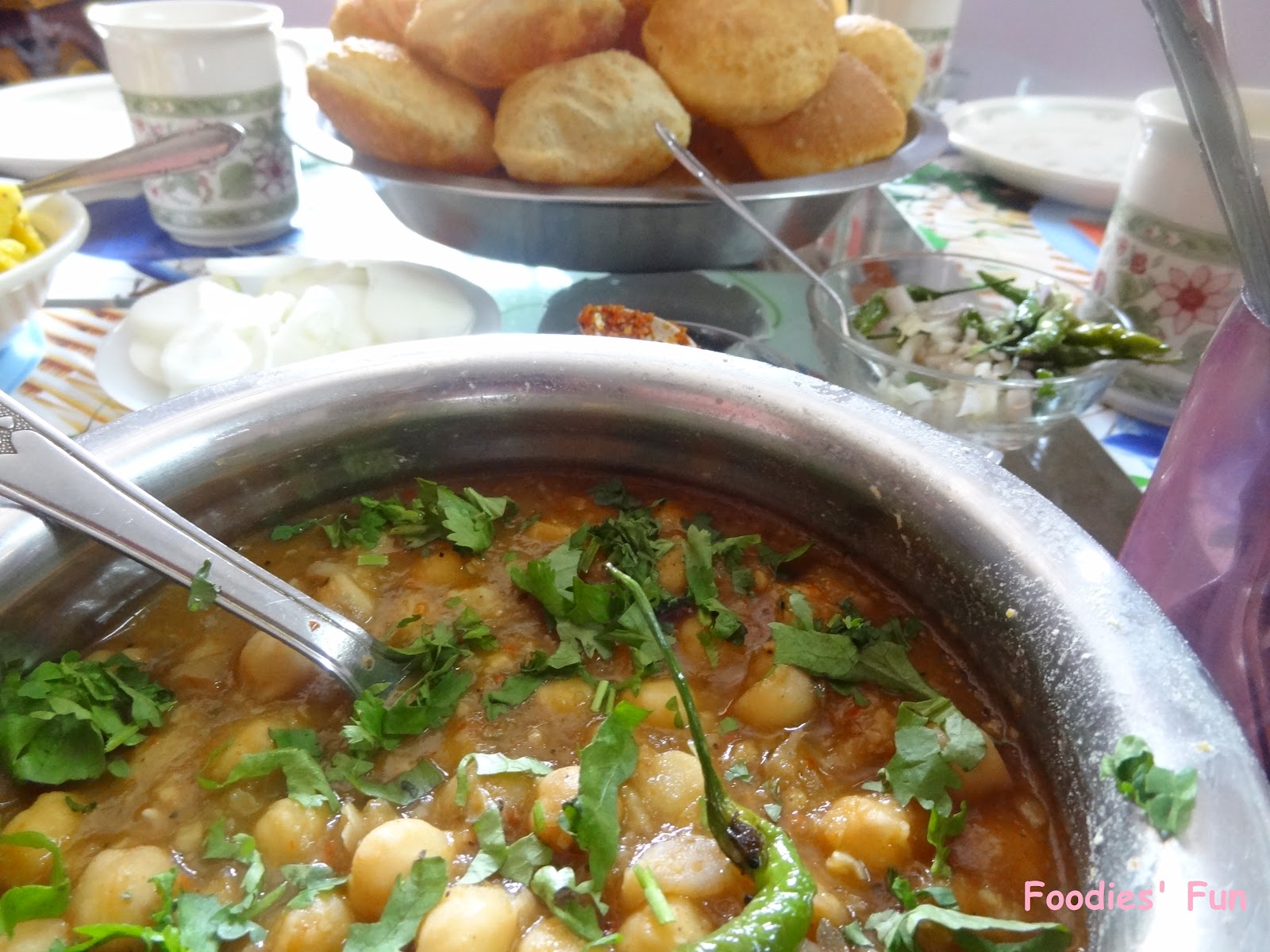 Foodies' Fun...: Chole Puri