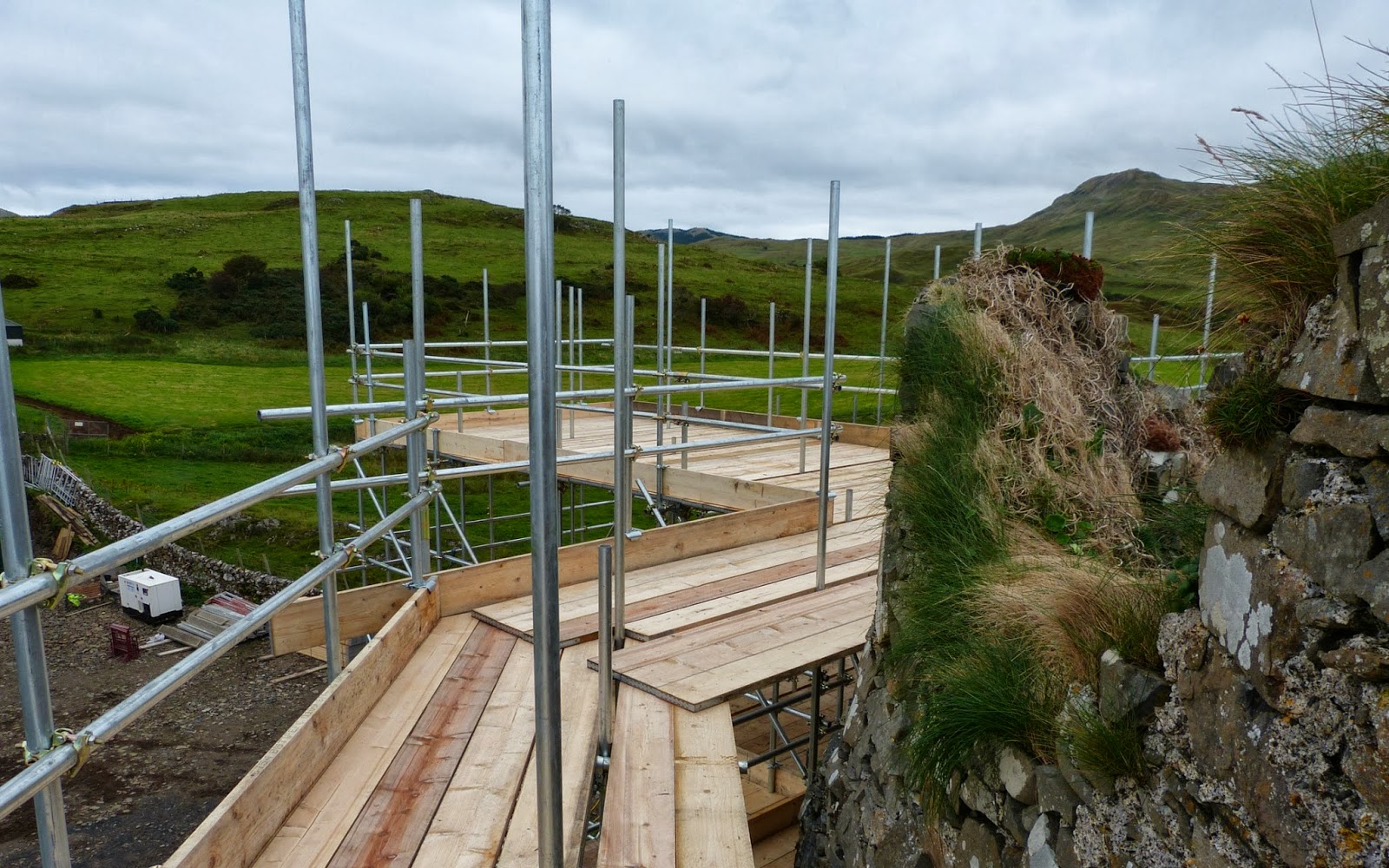 Mingary Castle: Exterior Scaffolding Complete