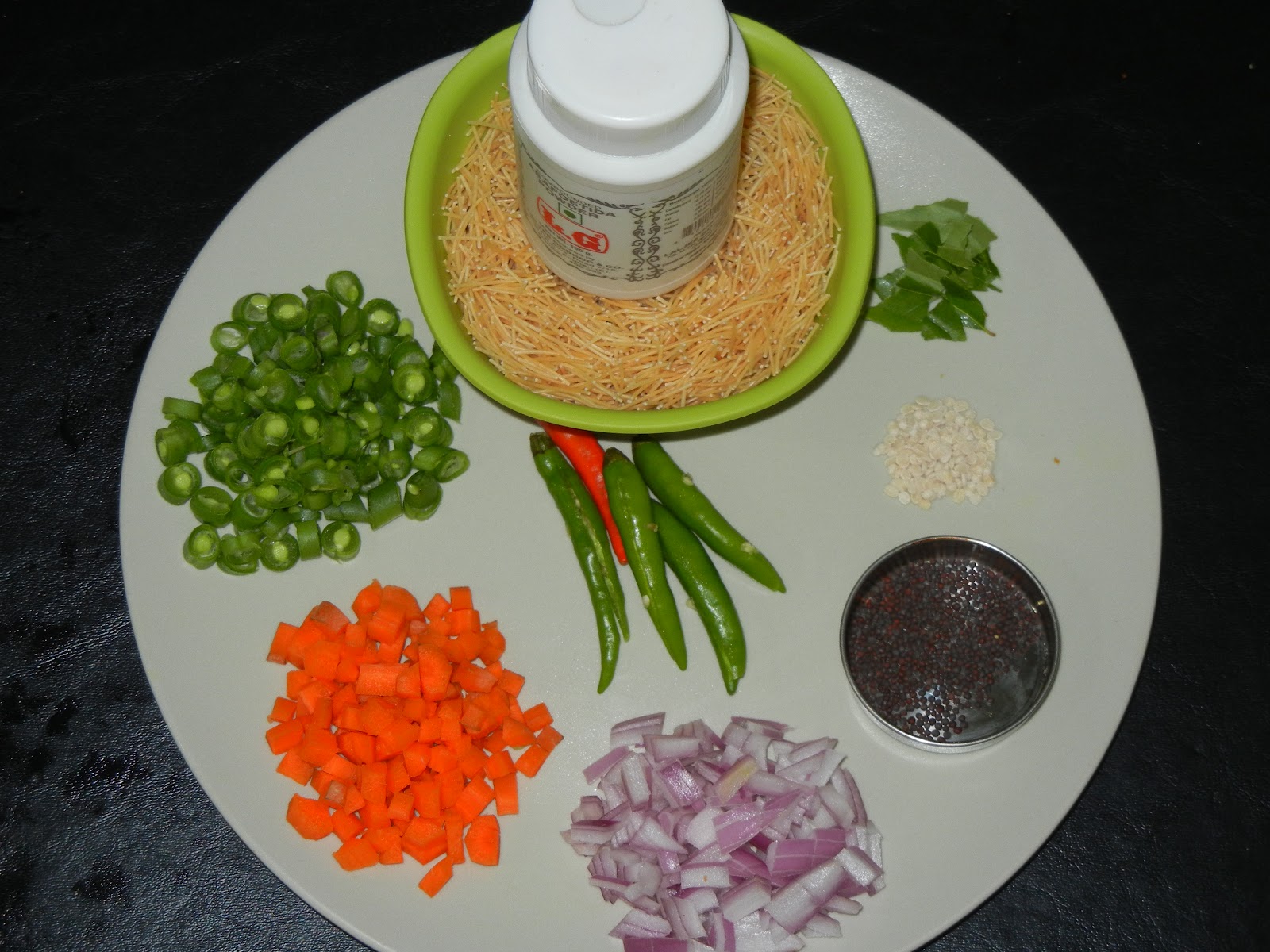 Yashodha's kitchen: SEMIYA / SEMOLINA VEGETABLE UPMA