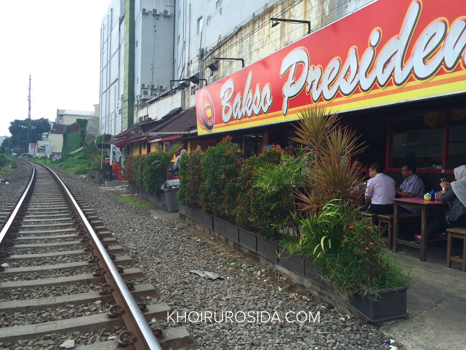 Bakso President Malang - Wisata kuliner pinggir Rel — Look At Me