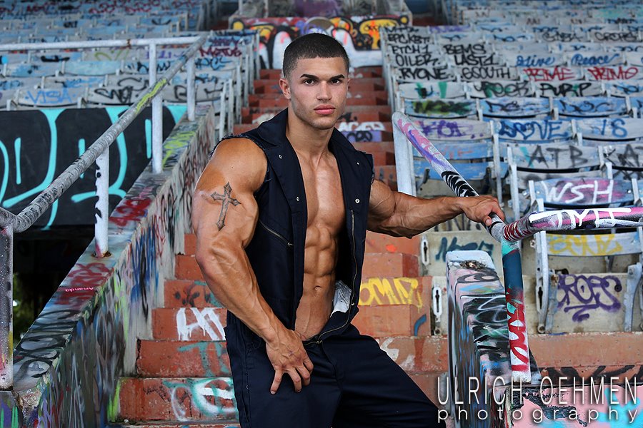 the beauty of male muscle: Raciel