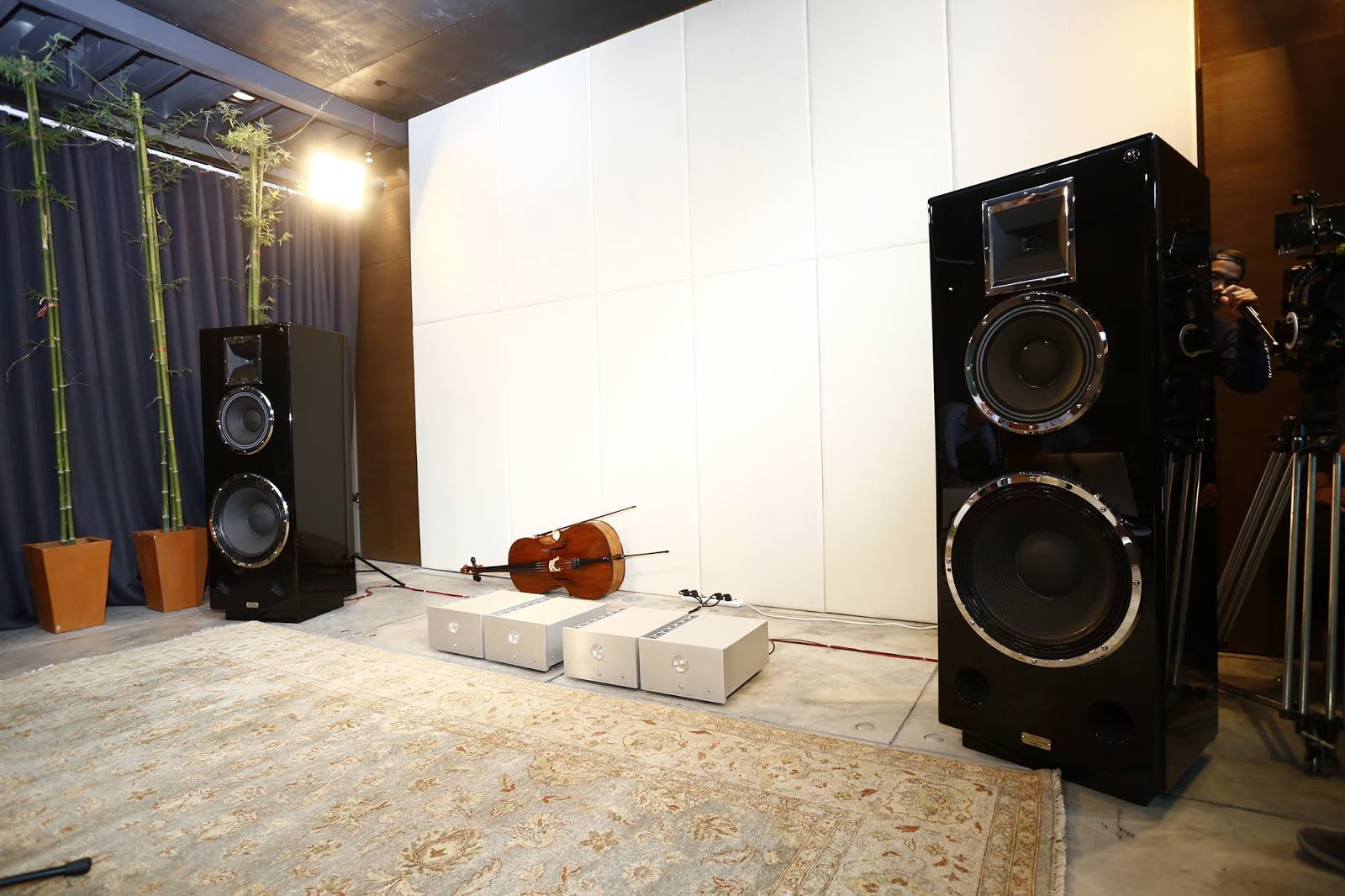 The High End Audio Museum – M & S | Ultimate High-Fidelity