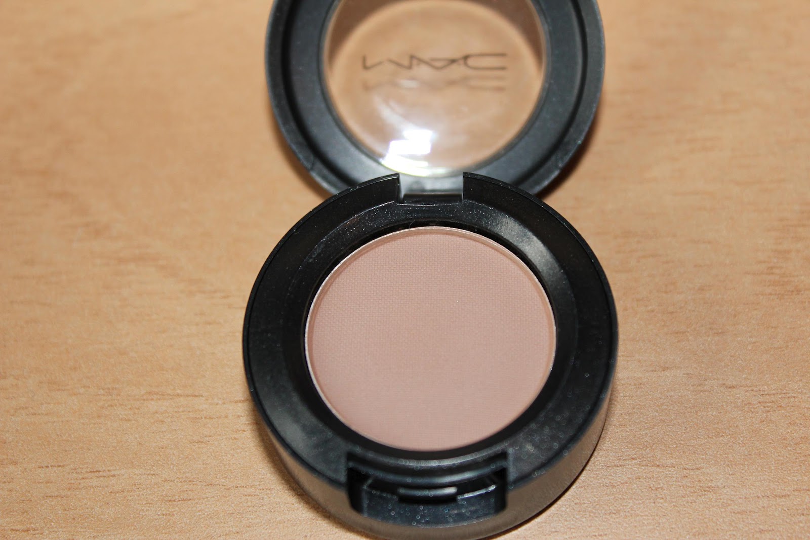 Girly Frame: Wedge by MAC | Review and Swatches