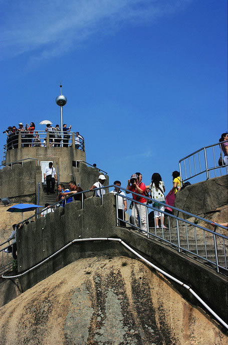 Overview the sea of clouds on the Sunlight Rock | China Tours Online Blog