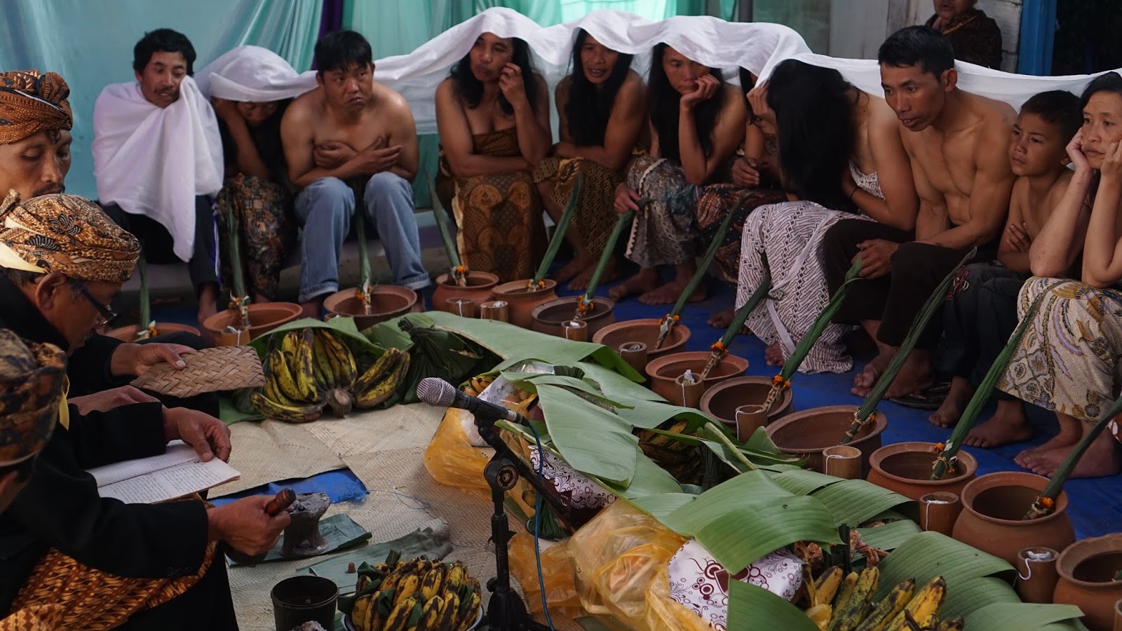 NGADAS NEGERI KAHYANGAN: Ritual Adat Entas-Entas Suku Tengger