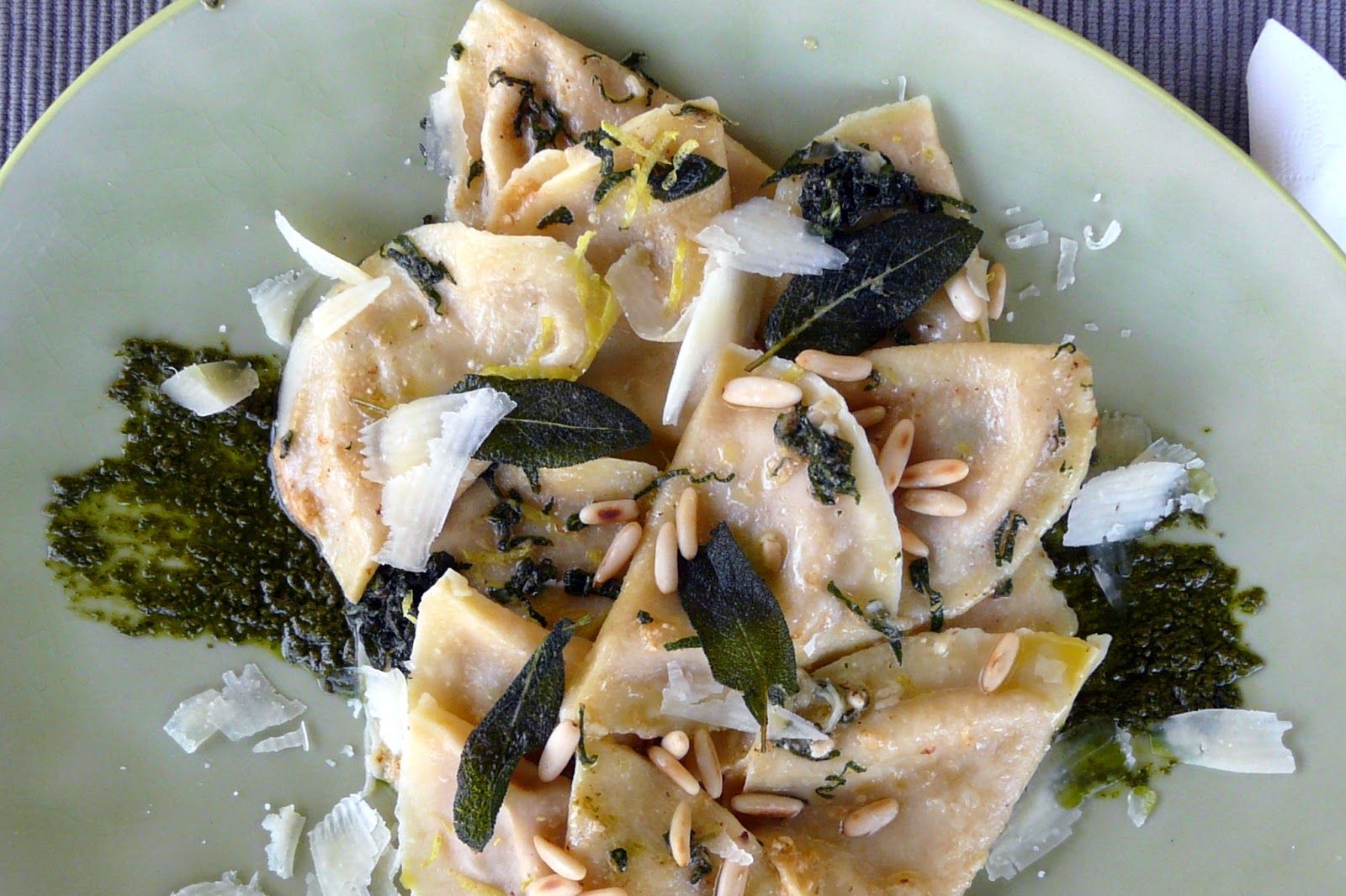 Kulinarische Welten zu Fisch- und Meeresfrucht: Pasta gefüllt mit ...