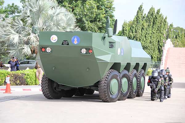 SNAFU!: Mystery Thai Wheeled Amphibious 8x8(s)...