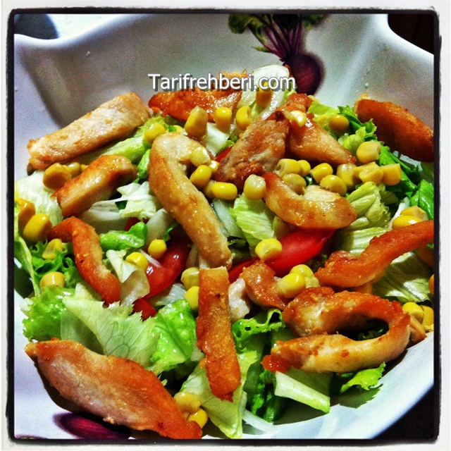 Mehtap Güzey Özcan Güncel Yaşam Bloğu: Tavuk Etli Salata Nasıl Yapılır?