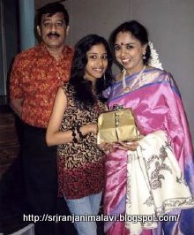 Sriranjani Malavi: Sudha Raghunathan with family