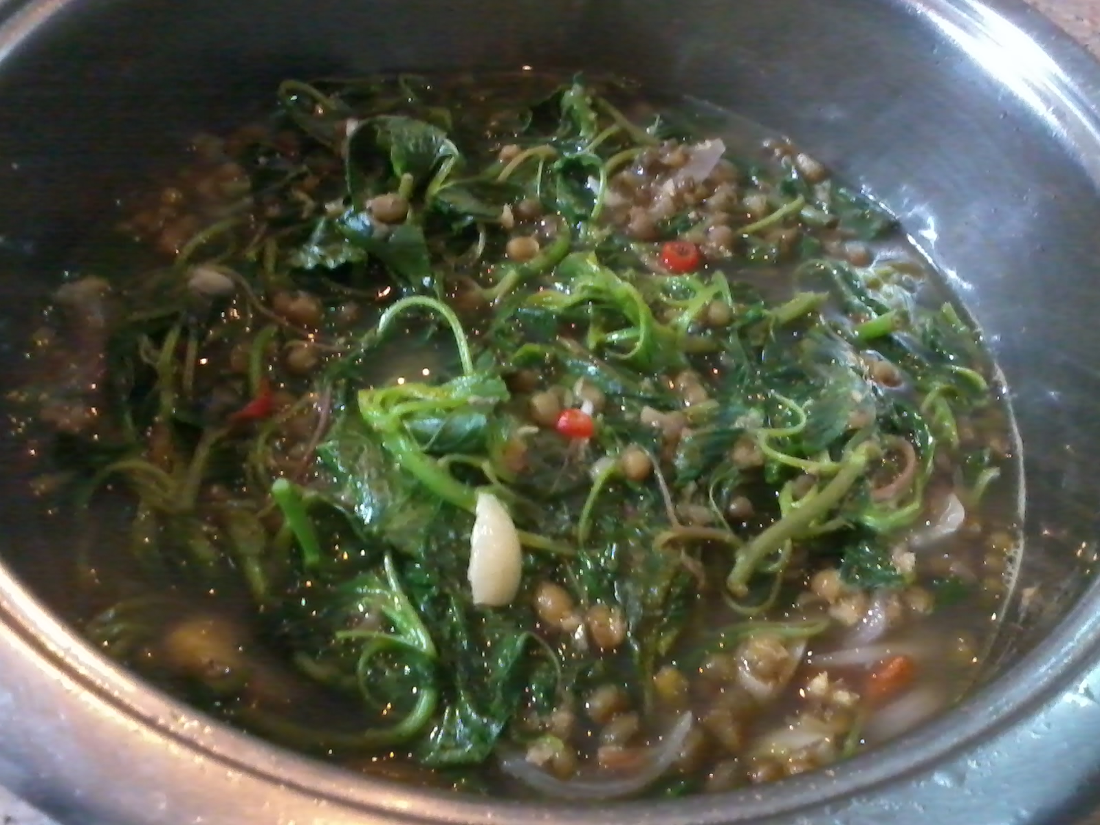 pepay's foodies and travels: Ginisang monggo with kalunay leaves