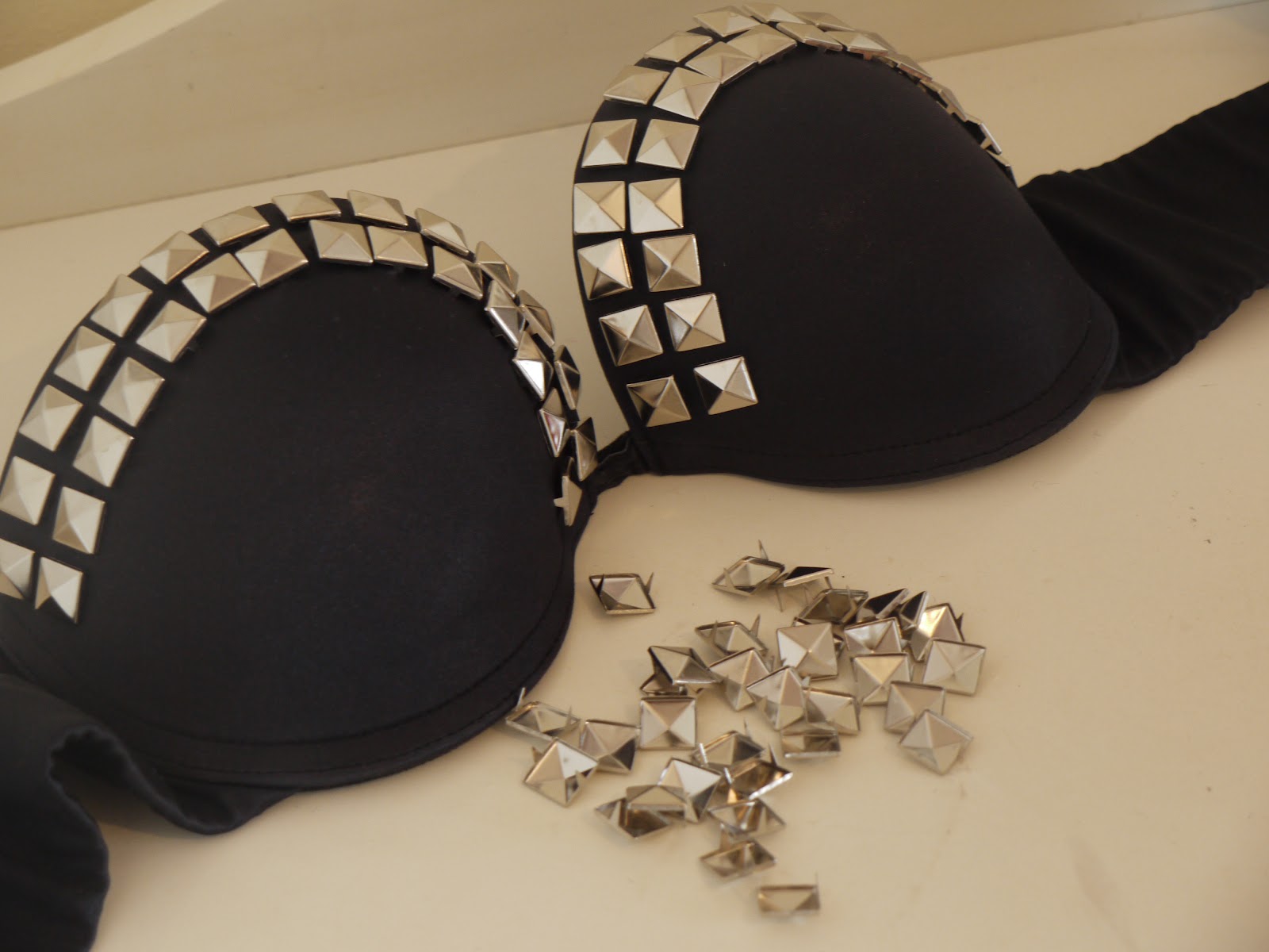 my styles my smiles: studded bras DIY