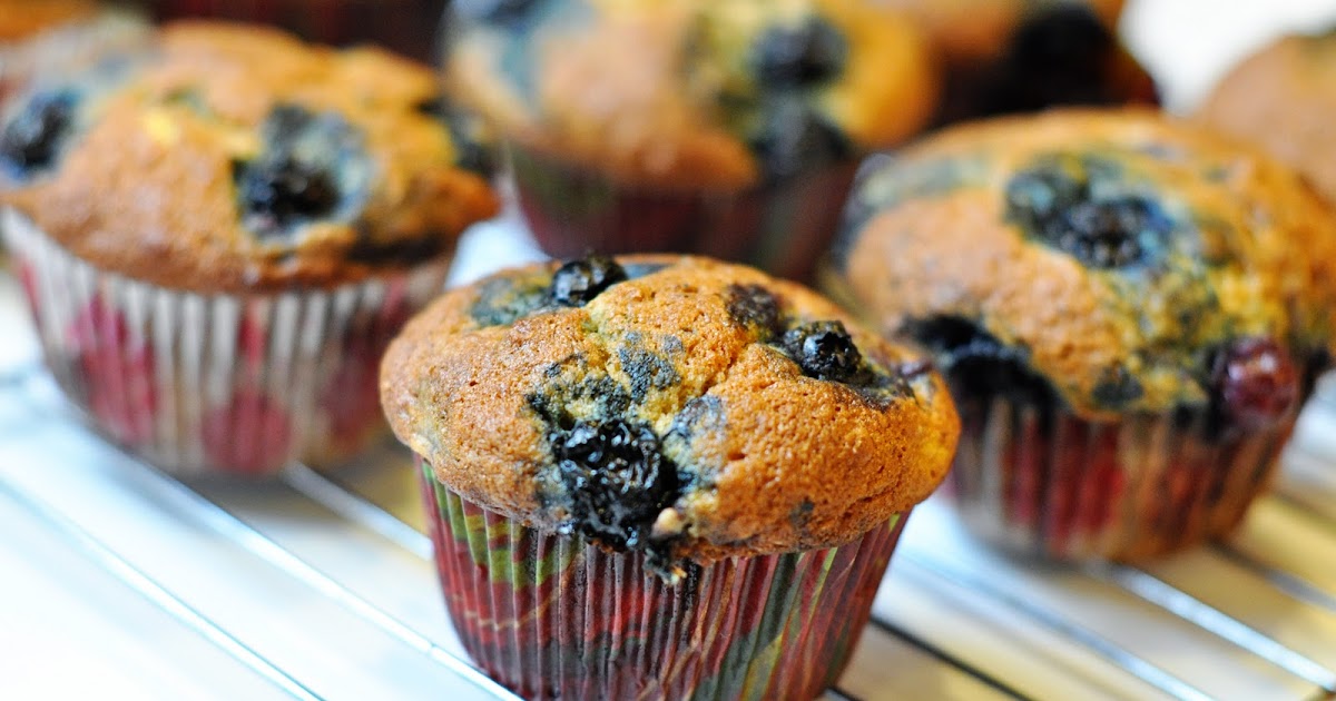 This Mommy Cooks: Sweet Treat Tuesday-Blueberry Banana Muffins (and a ...