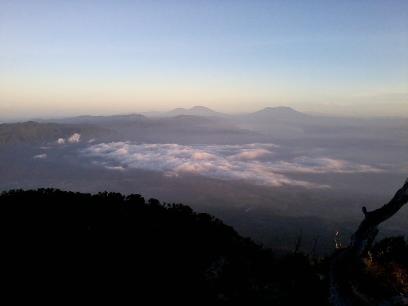 elkanwalunaty: pendakian gunung talang - in the story