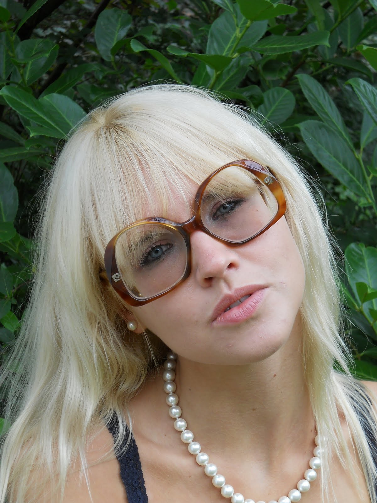 More ladies behind crystal veil: Douce 020