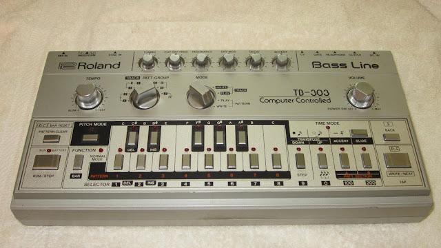 MATRIXSYNTH: Roland TB 303 Bassline Synthesiser SN 219600 with Original ...
