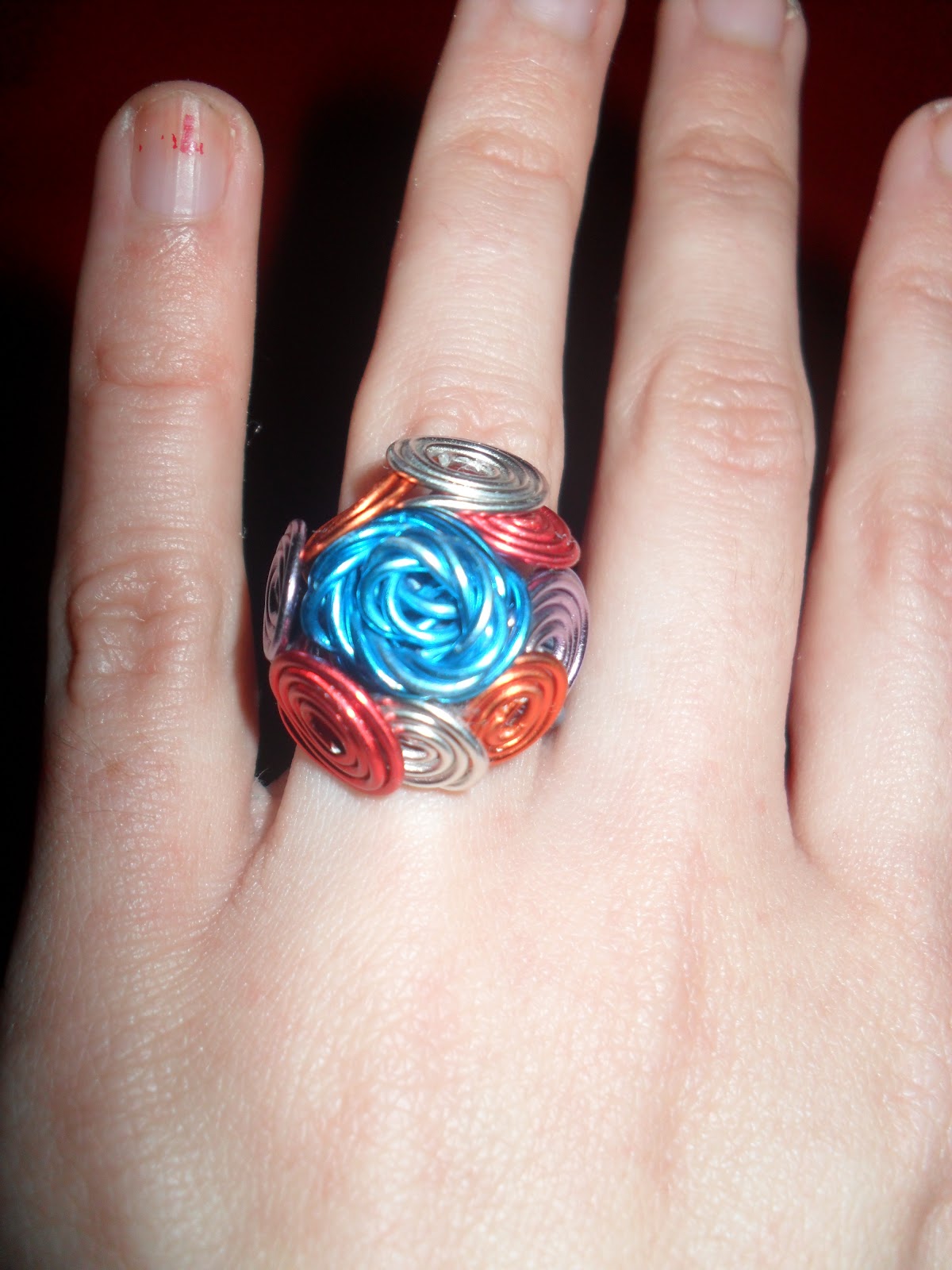 Creaciones con imaginación: Anillo rosa con espirales de color